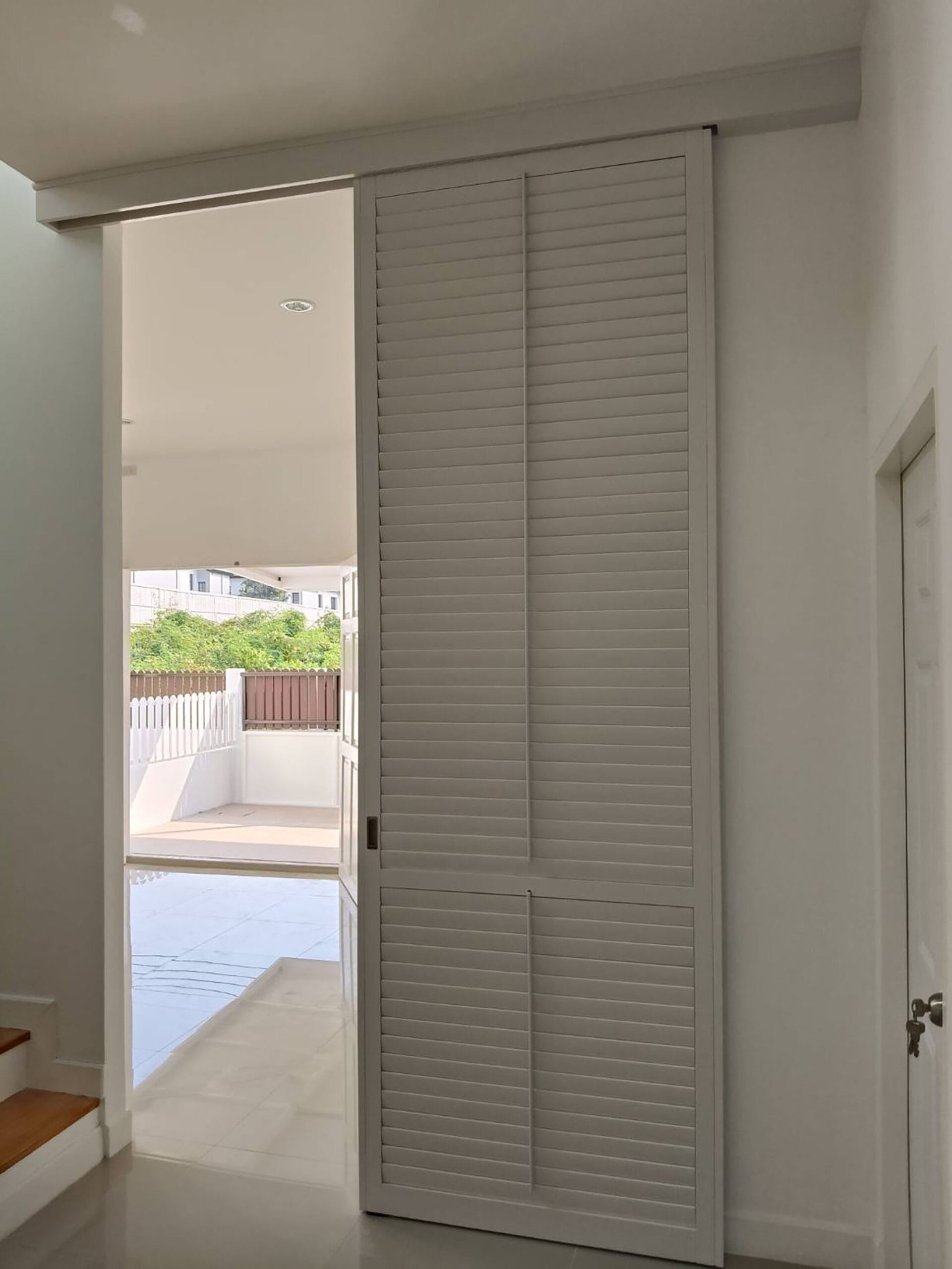 Sliding shutters: Single panel sliding - Sunleaf Shutters
